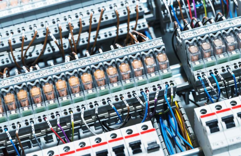 Cos'è la logica a scala del PLC e come funziona?