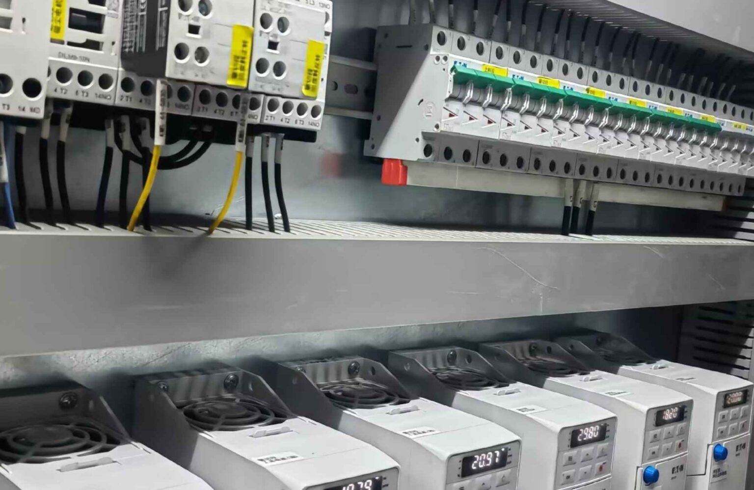 Understanding Sinking vs. Sourcing in PLC Systems