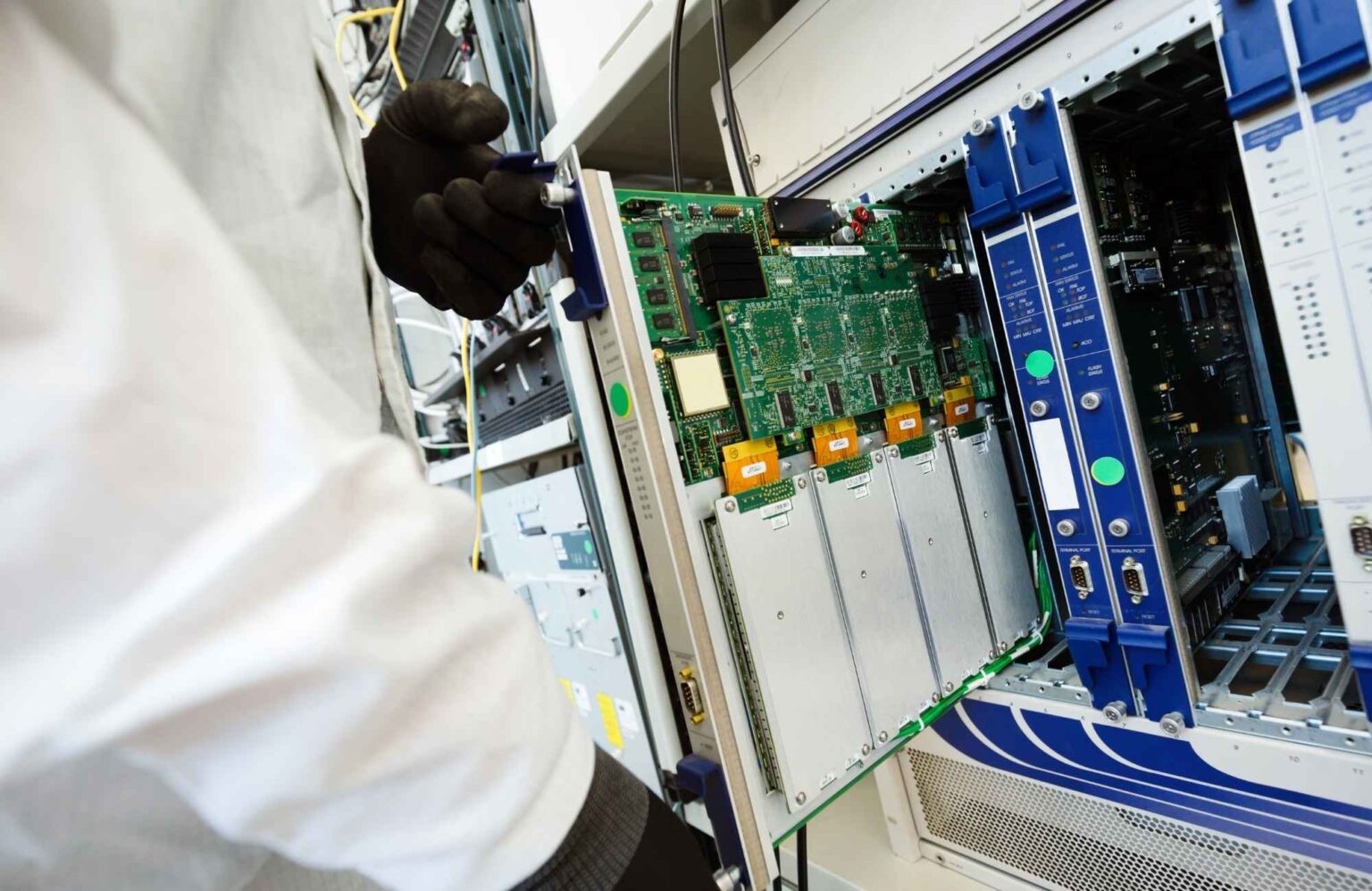 PLC Output Types: Essential Guide for Automation Engineers