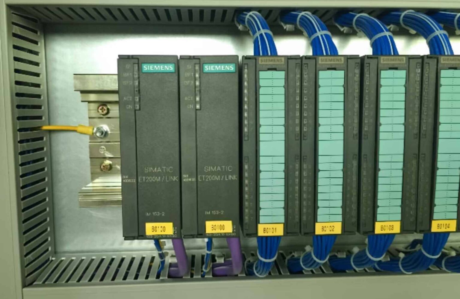 Cómo se comunican eficientemente los sistemas PLC y SCADA
